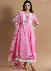Traditional & Ethnic Dresses for Women & Kids in India | Taruni India
