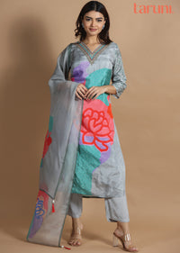 Traditional & Ethnic Dresses for Women & Kids in India | Taruni India