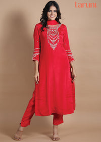 Traditional & Ethnic Dresses for Women & Kids in India | Taruni India